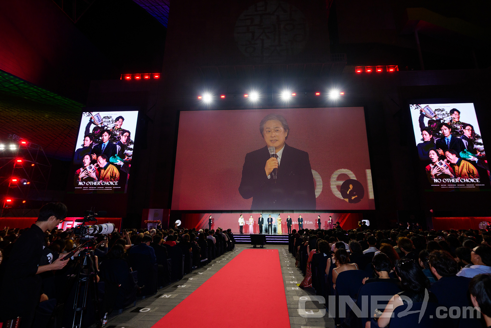 BIFF #2호 [화보] 상상 그 이상, 어느 때보다 화려한 늦여름의 레드카펫